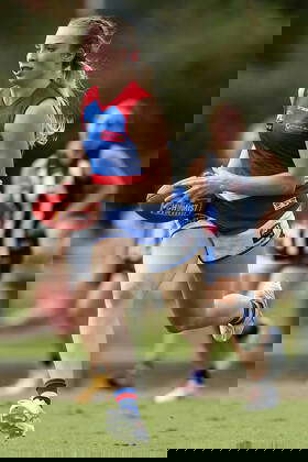 AFLW MAGPIES BULLDOGS, Sarah Hartwig of the bulldogs runs during the ...