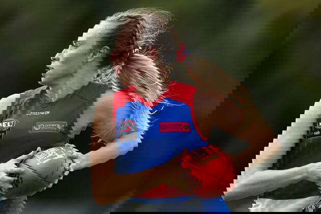 AFLW MAGPIES BULLDOGS, Sarah Hartwig of the bulldogs runs during the ...