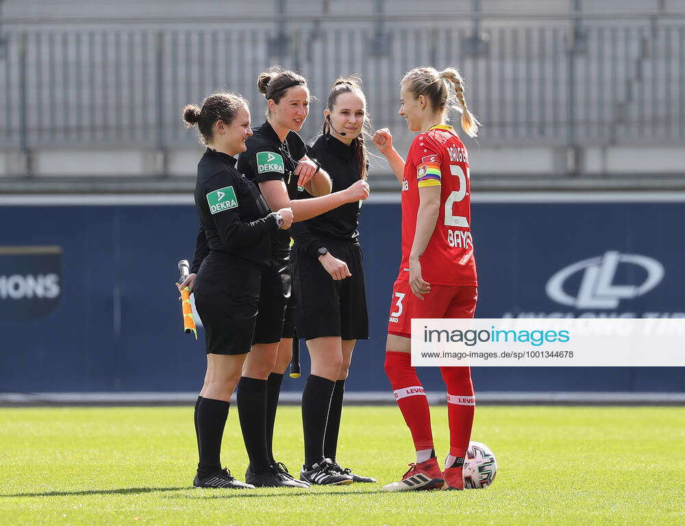 Nina Brueggemann Bayer 04 Leverkusen welcomes the referee team DFL regulations prohibit the use of