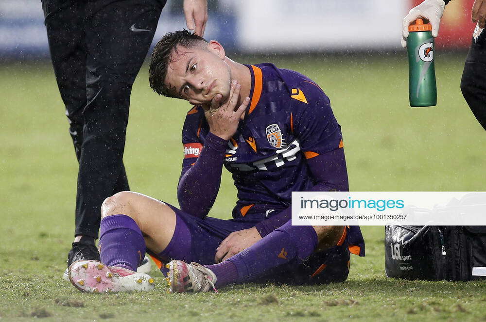 ALEAGUE MARINERS GLORY, Luke Bodnar of Perth Glory checks his neck after a head clash with Matt