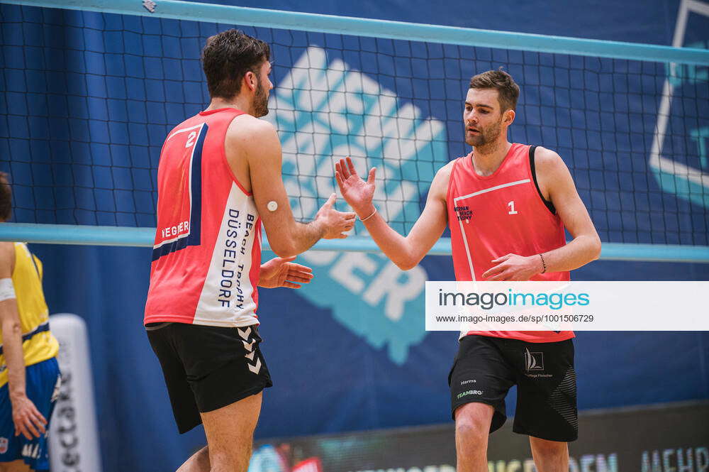 Nico Wegner and Manuel Harms high-five each other, Wolf Wolf vs Harms ...