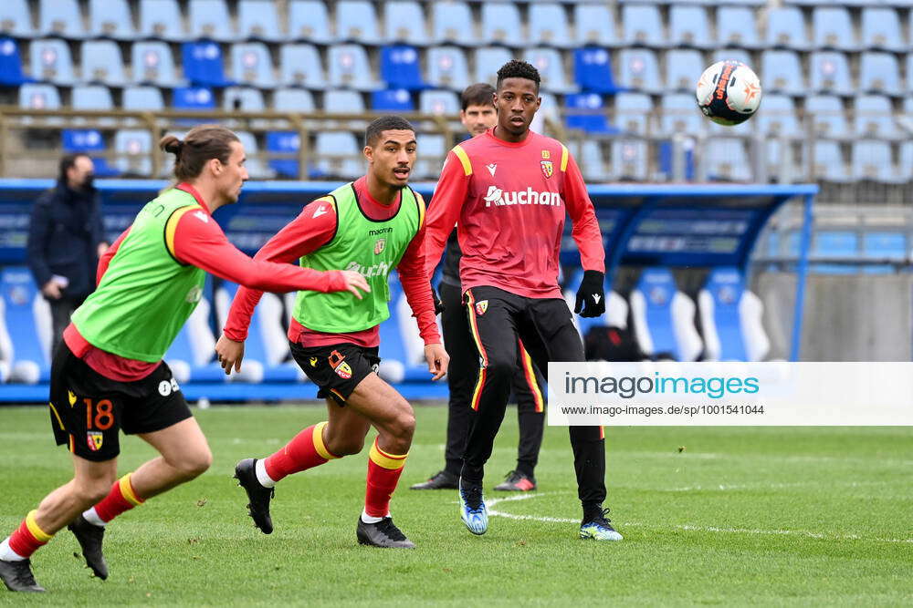 ECHAUFFEMENT - 23 SIMON BANZA (LENS) - 04 LOIC BADE (LENS) FOOTBALL ...