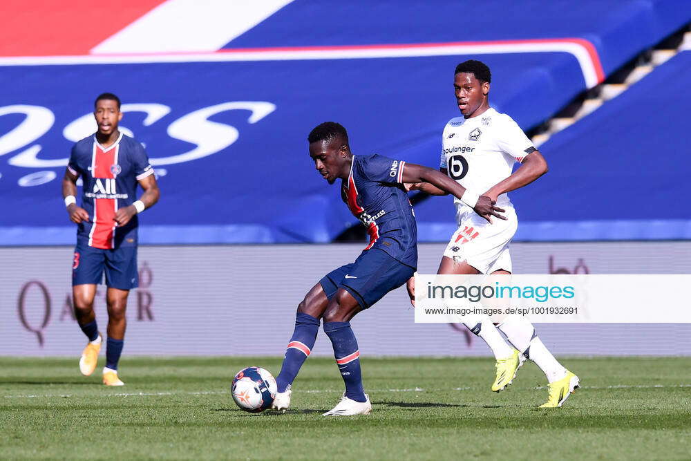 27 IDRISSA GUEYE (PSG) - 09 JONATHAN CHRISTIAN DAVID (LIL) FOOTBALL ...
