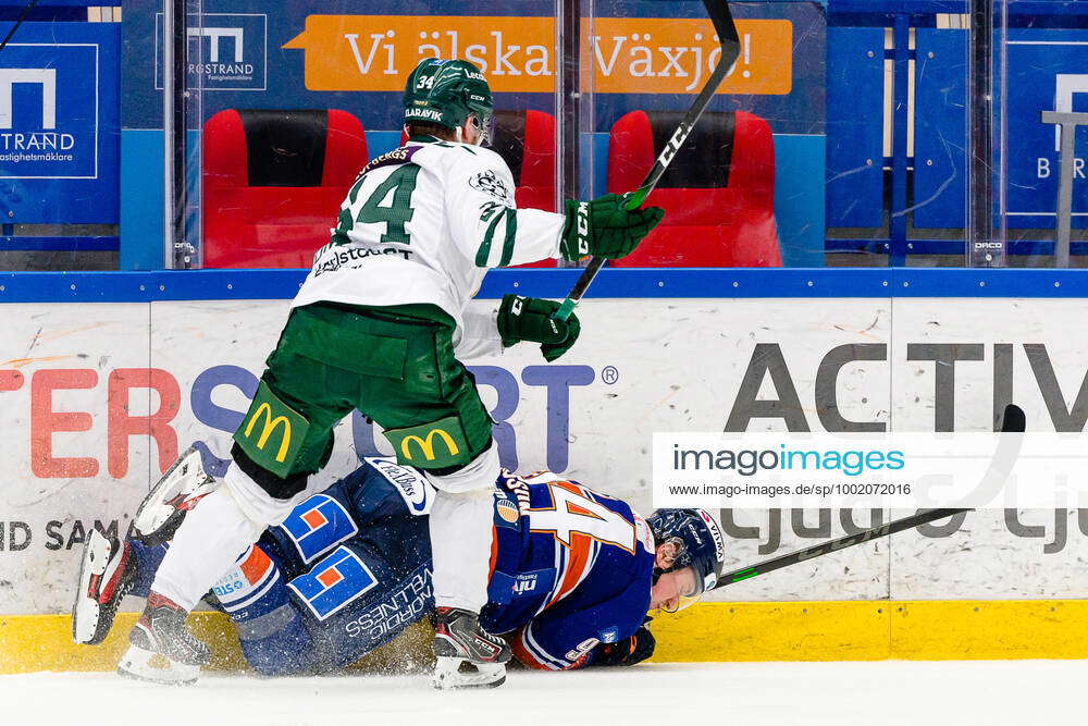 210411 Färjestads Michael Lindqvist in a fight with Växjös Joel Persson ...