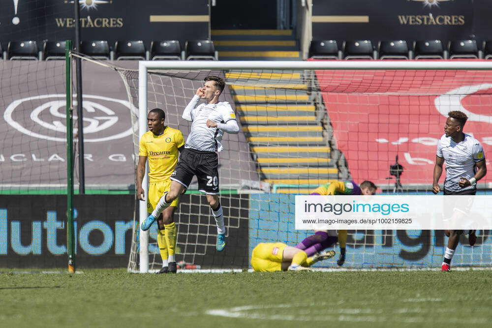 Liam Cullen of Swansea City celebrates scoring his side?s equalising ...