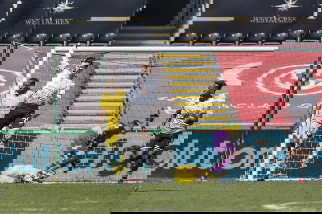 Liam Cullen of Swansea City celebrates scoring his side?s equalising ...