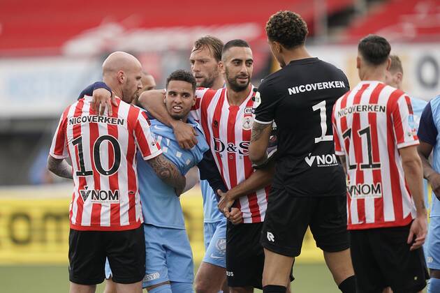 ROTTERDAM LR Bryan Smeets of Sparta Rotterdam, Wessel Dammers of FC ...