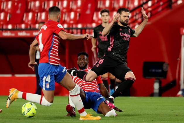 Real Madrid s defender Nacho Fernandez (R) vies for the ball with Al ...