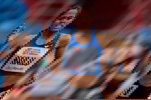 Ethiopian runner Athlete Freweyni Hailu won women s 1500 m race during ...