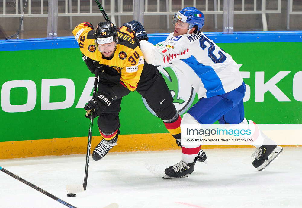 Tom KÜHNHACKL, DEB 34 compete, fight for the puck against Stefano MARCHETTI, ITA 23 GERMANY - ITALY