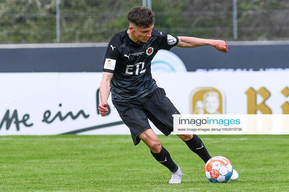 Niklas May Viktoria Köln, 37 on the ball, game scene, crop, full body, single image, action