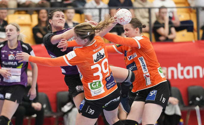 Stine Skogrand, Herning Ikast Handball 7 after the womens handball ...