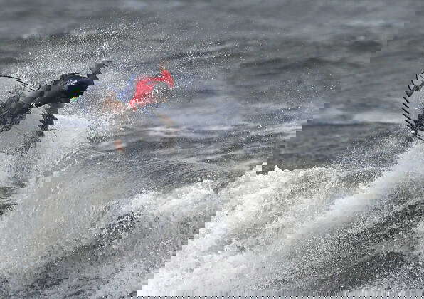 (210726) -- CHIBA, July 26, 2021 -- Gabriel Medina of Brazil competes ...