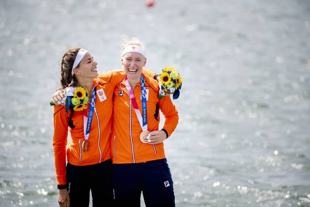 TOKYO Bronze medal for De Jong and Scheenaard during the rowing final ...