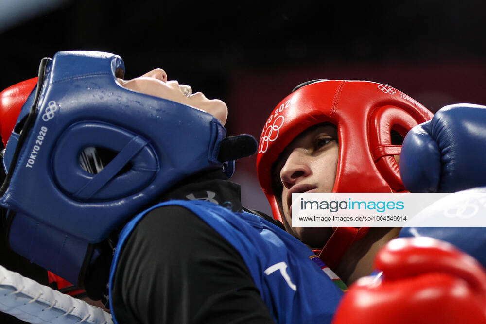 (210729) -- TOKYO, July 29, 2021 -- Buse Naz Cakiroglu (red) of Turkey ...
