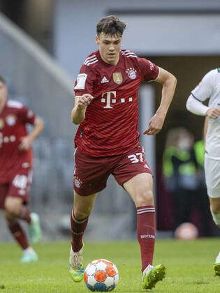 Marcel WENIG M single action with ball, action, football, FC Bayern ...