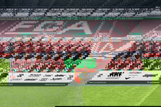 FC Augsburg 1907 1 BL Portrait date 2018 2019 Team photo back row v ...