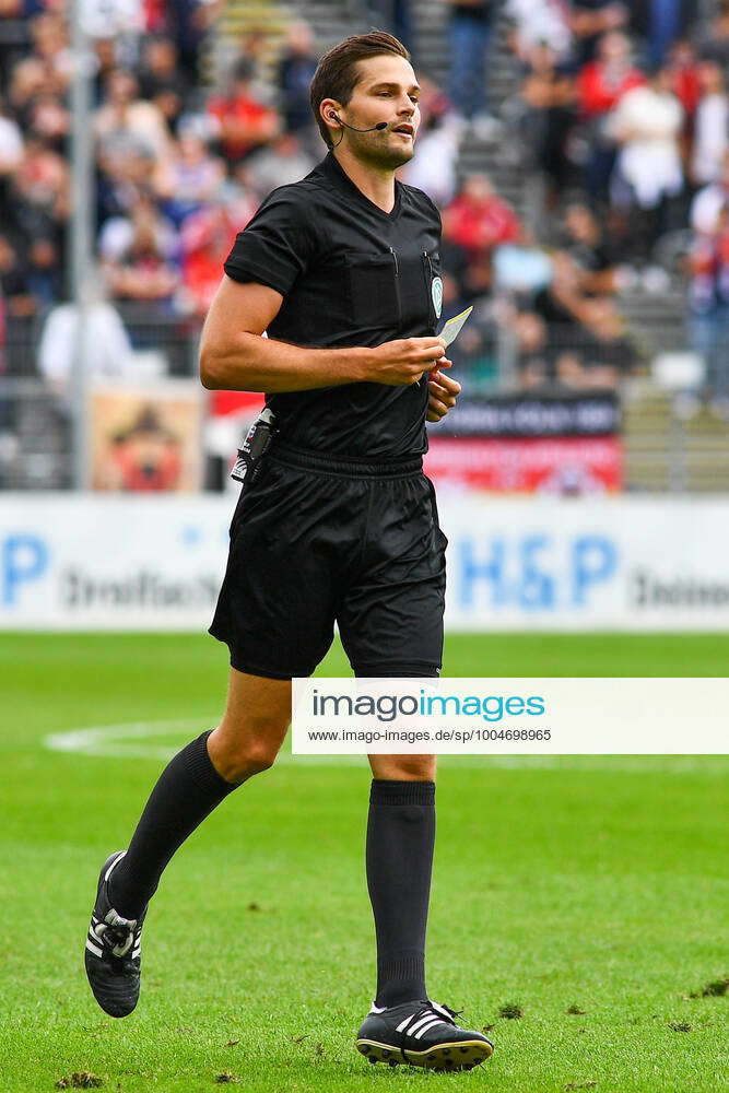 Dr Max Burda referee, full body, single image, action, 31 07 2021 ...