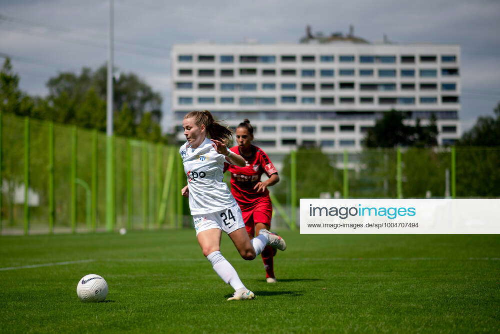 Kim Dubs FC Zuerich in duel with Noemi Gentile SC Sand, CH, FC Zuerich ...