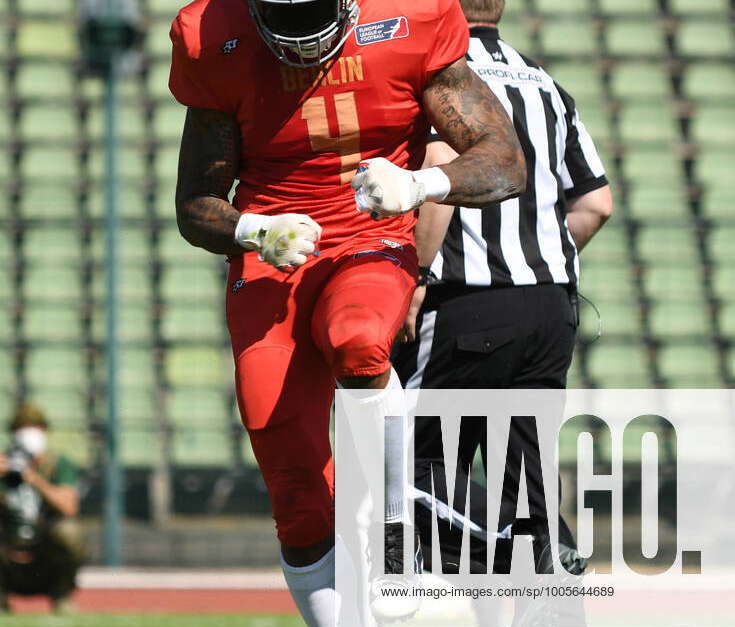 Aaron Boadu 4, Defensive Linemen, Berlin Thunder celebrates his sack ...