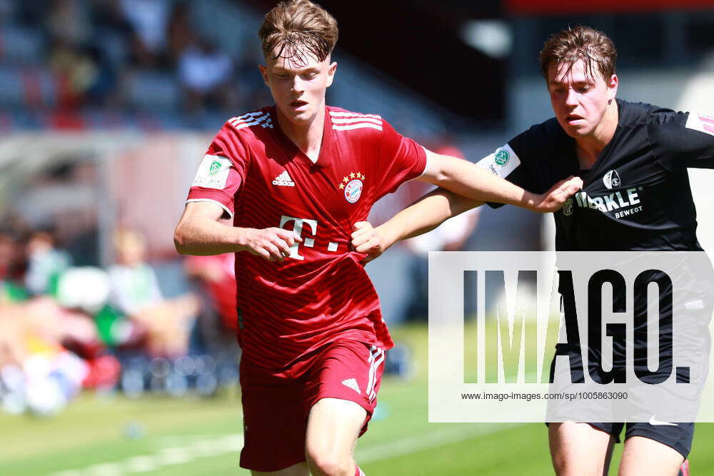 29 Paul Wanner FCB AJ vs 6 Tom Mertz SC Freiburg AJ Football A Juniors ...