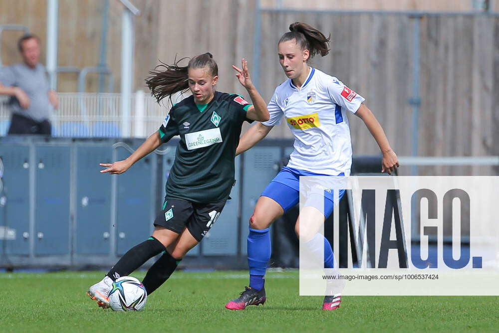 from left Tuana Keles SV Werder Bremen, 19 and Anna Weiß FC Carl Zeiss ...
