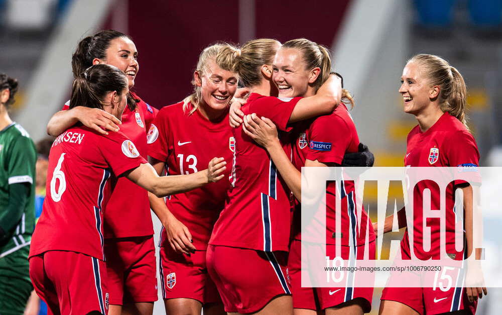 210921 Lisa Marie Karlseng Utland celebrate with Frida Maanum of Norway ...