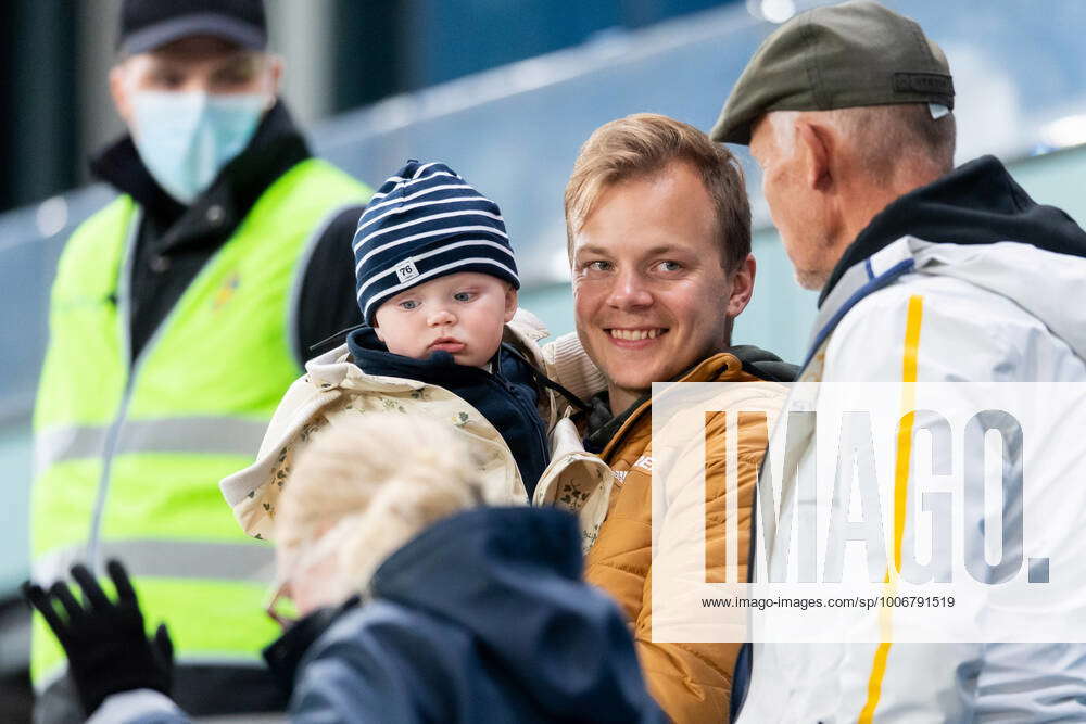 210921 The son (Frans) and husband (Filip) of Swedish player Elin ...