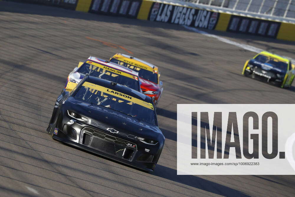 LAS VEGAS, NV - SEPTEMBER 26: Kyle Larson, driver of the 5 Hendrick ...