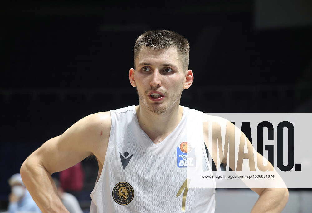 David Kraemer Basketball Loewen