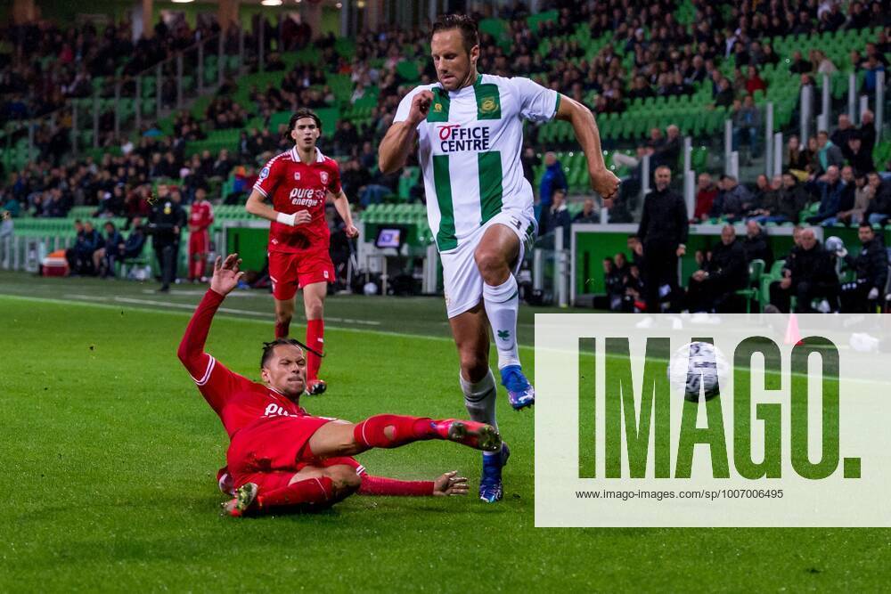 GRONINGEN lr Luca Everink of FC Twente, Bart van Hintum of FC Groningen ...