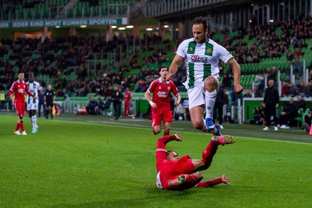 GRONINGEN lr Luca Everink of FC Twente, Bart van Hintum of FC Groningen ...