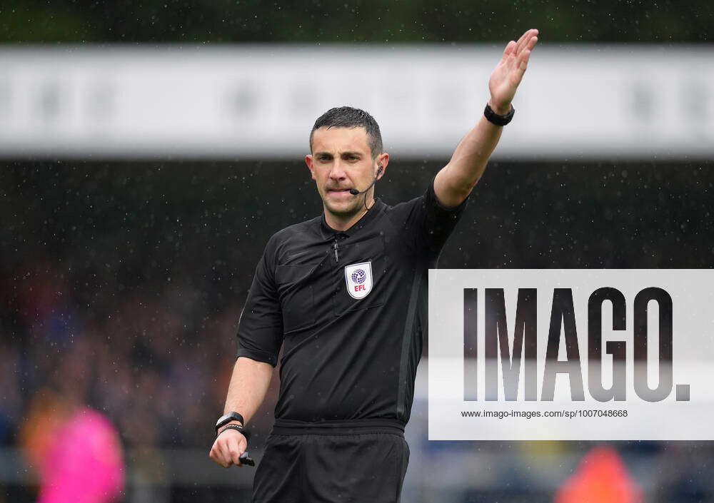 Referee Tom Reeves during the Sky Bet League 1 match between Wycombe ...
