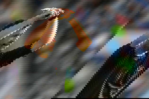 Florian Butterich referee, Referee shows Tzonathan Moutsa FC Eilenburg ...