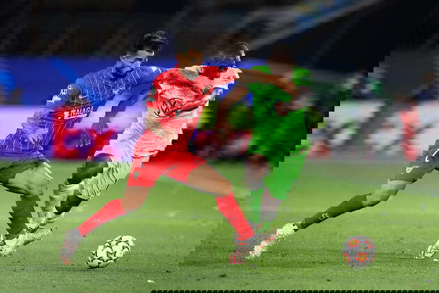 L R Suso FC Sevilla vs Jerome Roussillon VfL Wolfsburg Football UEFA ...