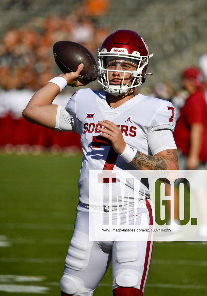 October 09, 2021: Oklahoma Sooners quarterback Spencer Rattler 7 warms ...