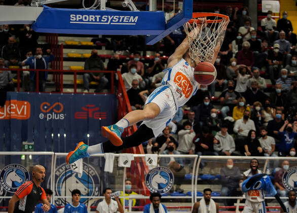 GeVi Napoli Basket - Nutribullet Treviso The GeVi Napoli Basket ...