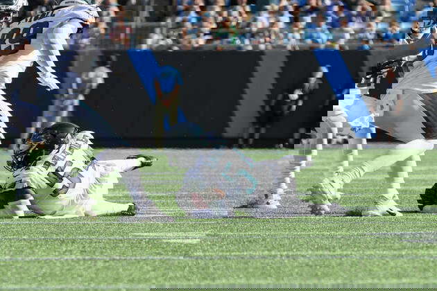 CHARLOTTE, NC - OCTOBER 10: Philadelphia Eagles linebacker Shaun ...