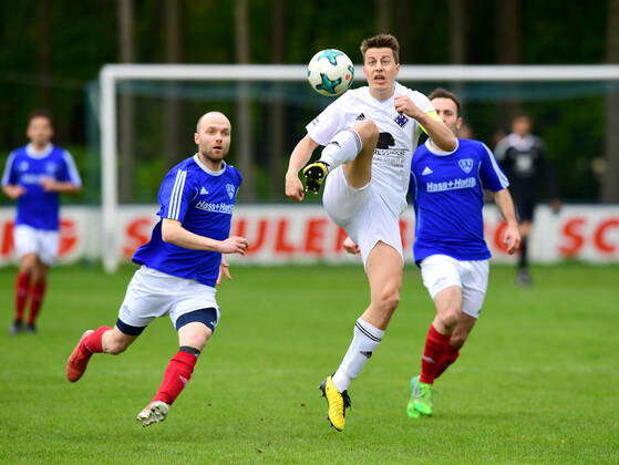 v l Brameier Benjamin SVHR vs Natusch Ole HEBC , Landesliga Hammonia 27 ...