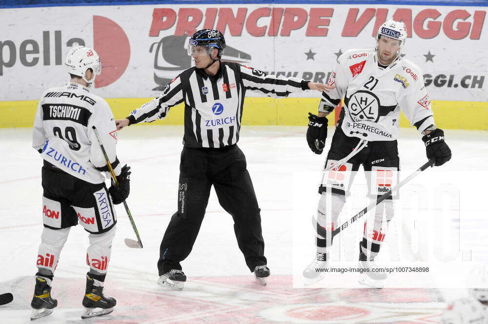 Evan Tschumi, HCL, Linesman Dominik Altmann, Tim Traber, HCL, HC Ambri ...