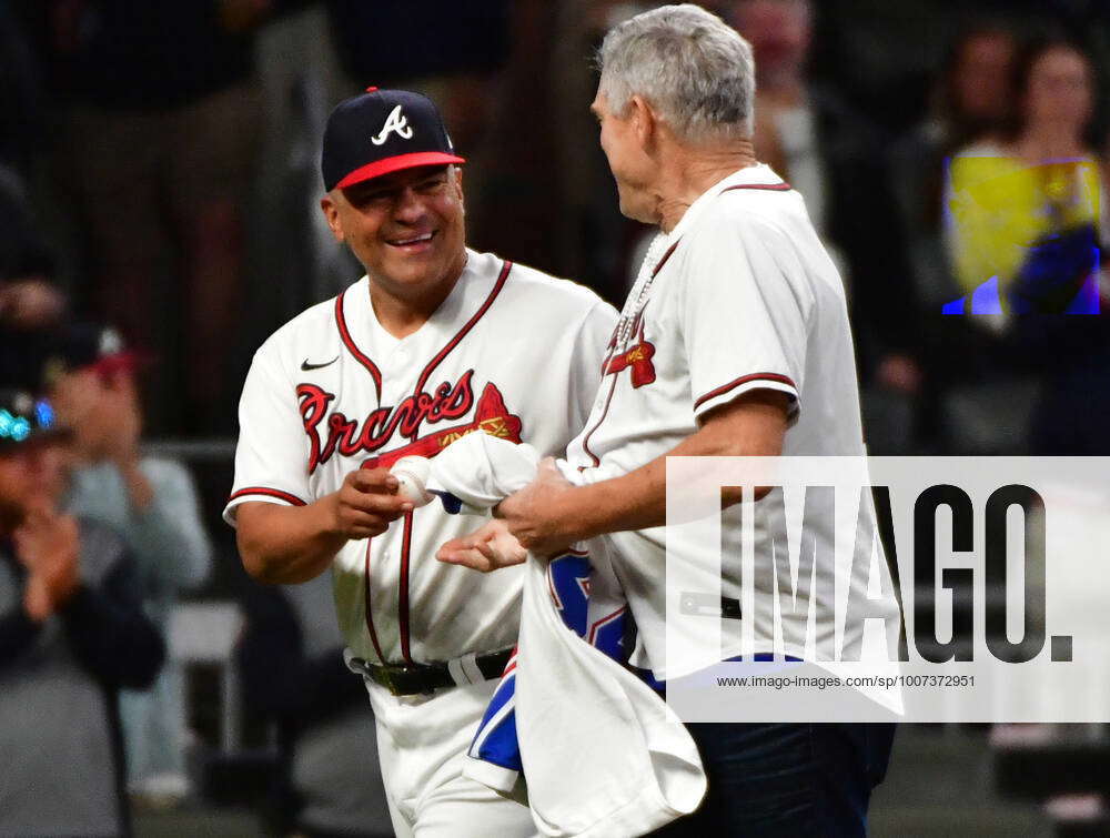 Former Atlanta Braves great Dale Murphy (R) takes the ball from Atlanta ...