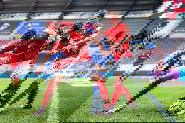 Hallescher FC 1 FC Saarbrücken Julian Guttau 24 Hallescher FC , Luca ...