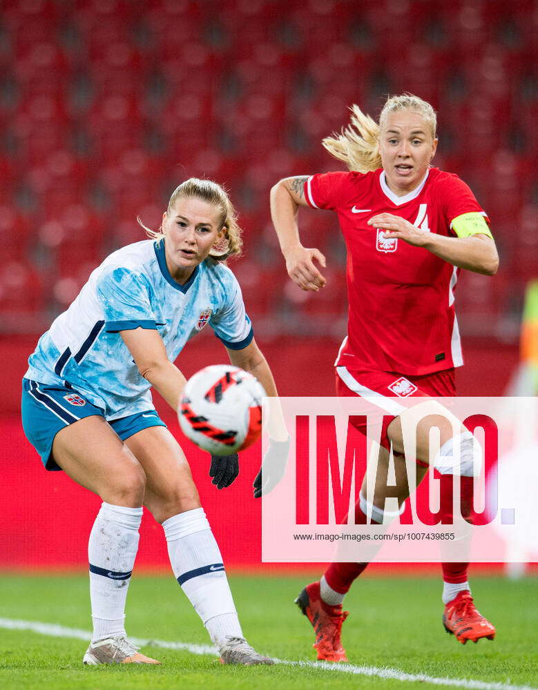 Lisa Marie Karlseng Utland of Norway and Paulina Dudek of Poland during ...