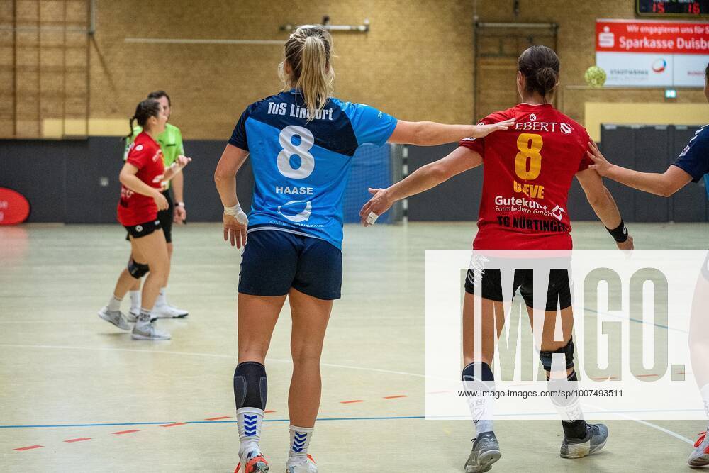 Hannah Haase TuS Lintfort 1 ladies, 08 defends against Delia Cleve TG ...