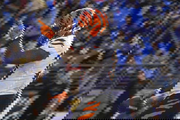 Cincinnati Bengals running back Samaje Perine (34) runs in a touchdown ...