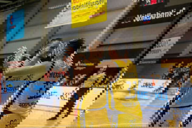 Daniel Keppeler Tigers Tuebingen, 31 Ryan Mikesell Tigers Tuebingen, 33 ...