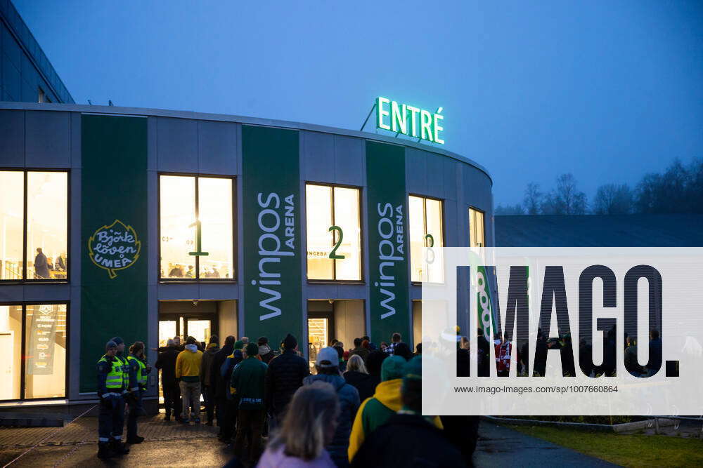 211030 Audience arrives at winpos arena during the ice hockey match in ...