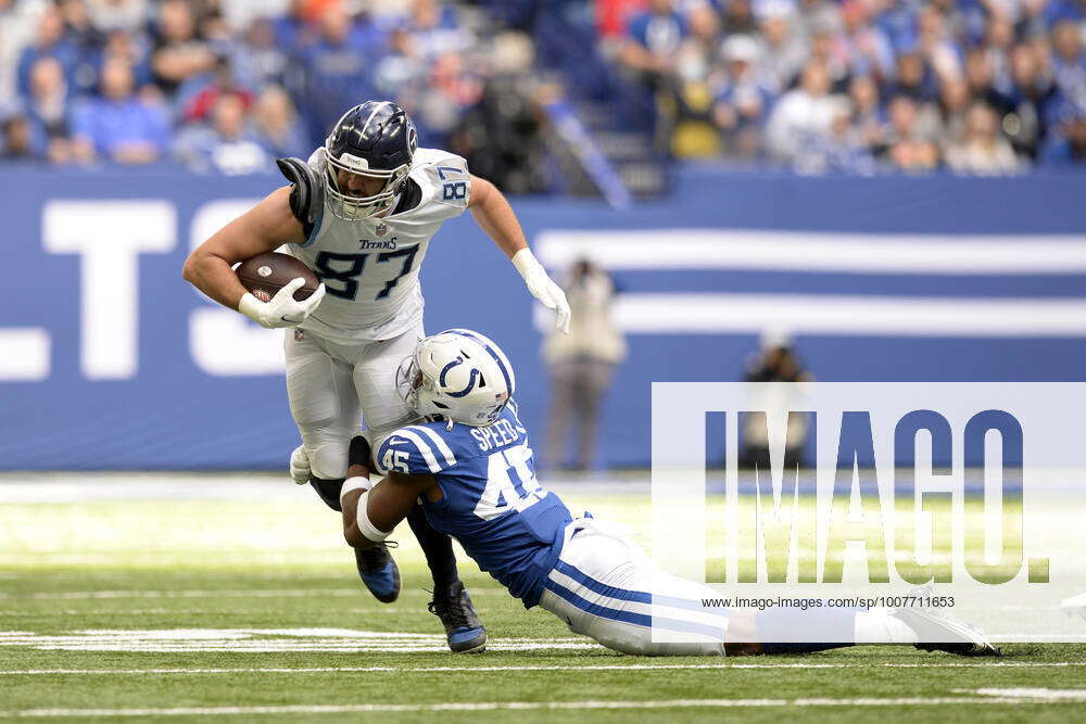 INDIANAPOLIS, IN - OCTOBER 31: Tennessee Titans Tight End Geoff Swaim ...