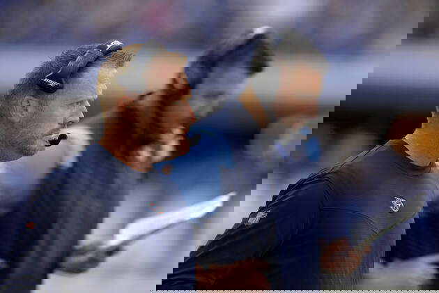 INDIANAPOLIS, IN - OCTOBER 31: Tennessee Titans Offensive Tackle Bobby ...