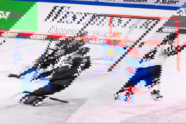 13 11 2021, Krefeld, Yayla Arena, Germany Cup Russia Slovakia, 76 Roman ...